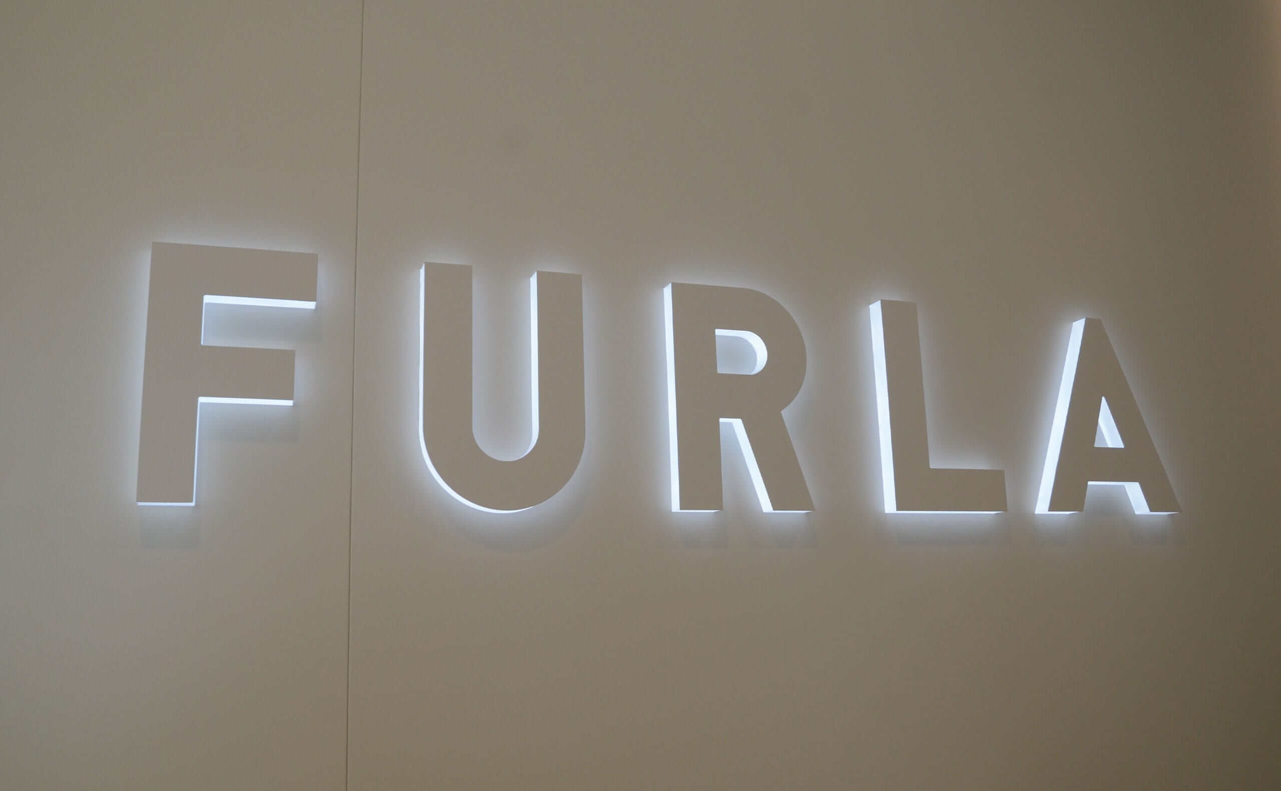 Side Lit Channel Letters With Metal Front Surface | BusinessSign.Com